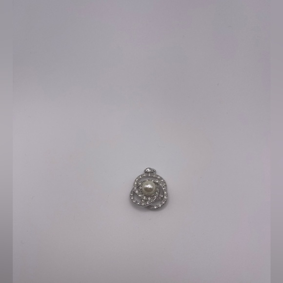 NRT/Avon | Jewelry | Nrt Pearl And Faux Pearl Pendant | Poshmark